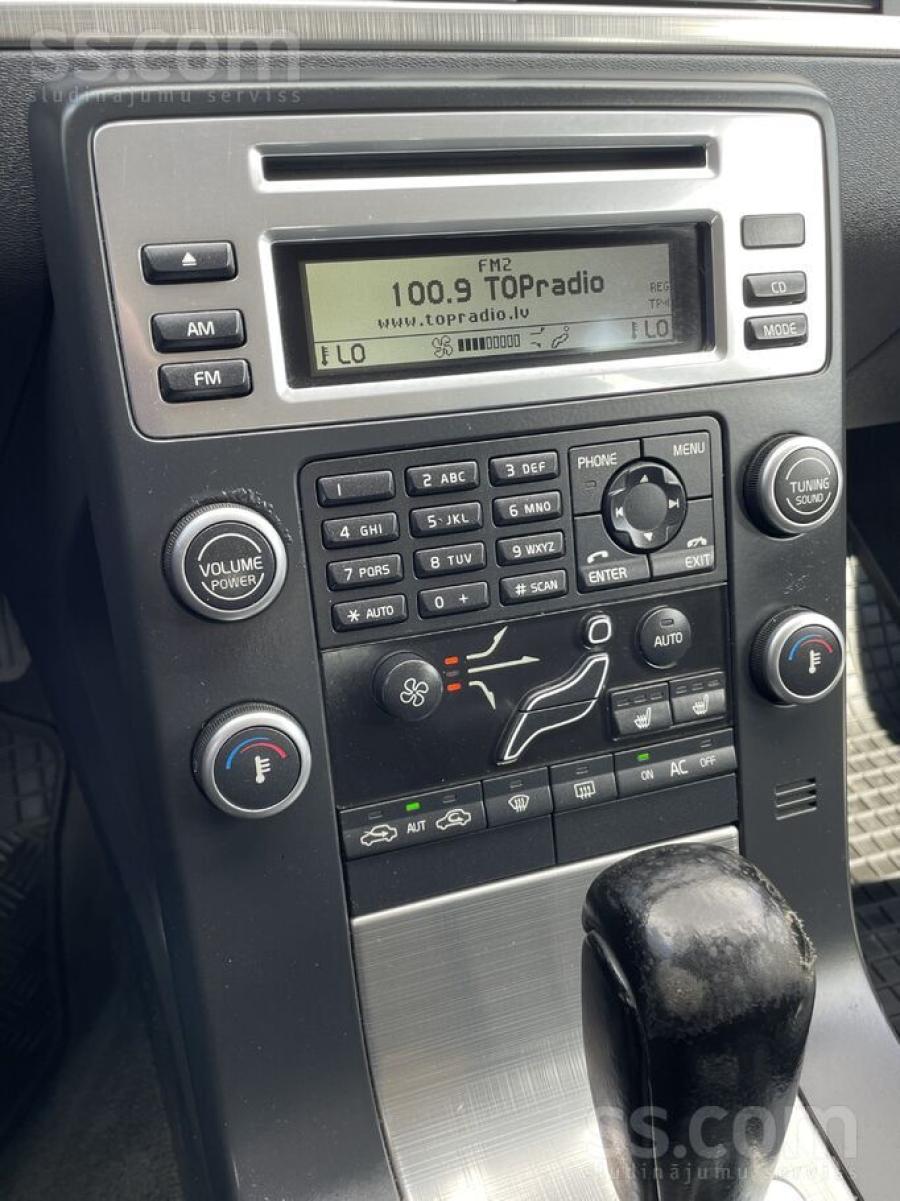 Black Volvo V70 2009 in Cesis, with an engine capacity of 2.40 L and mileage of 0 thousand km for 3990 €, photo 18 on AUTOMOTO.COM.LV