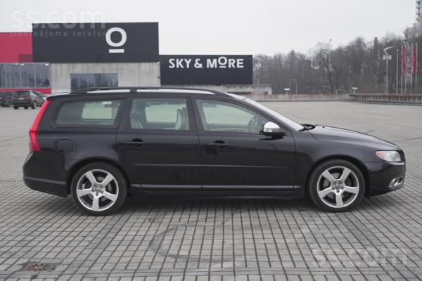 Melns Volvo V70 2009 Rīga, ar dzinēja tilpumu 2.40 L un nobraukumu 273 tūkst. km par 4990 €, foto 6 vietnē AUTOMOTO.COM.LV