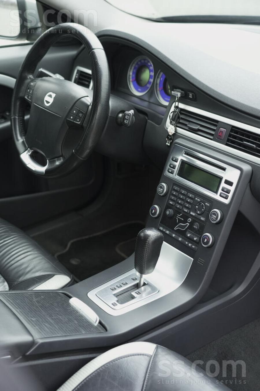 Melns Volvo V70 2009 Rīga, ar dzinēja tilpumu 2.40 L un nobraukumu 273 tūkst. km par 4990 €, foto 30 vietnē AUTOMOTO.COM.LV