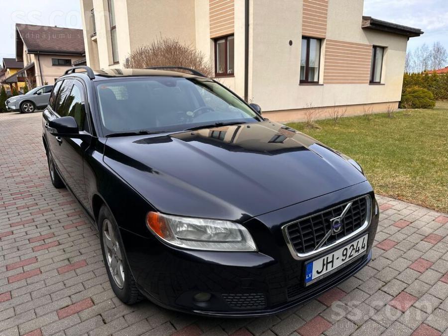 Black Volvo V70 2009 in Riga, with an engine capacity of 2.40 L and mileage of 233 thousand km for 4100 €, photo 1 on AUTOMOTO.COM.LV