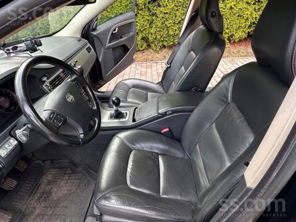 Black Volvo V70 2009 in Riga, with an engine capacity of 2.40 L and mileage of 233 thousand km for 4100 €, photo 2 on AUTOMOTO.COM.LV