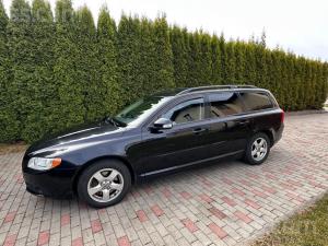 Black Volvo V70 2009 in Riga, with an engine capacity of 2.40 L and mileage of 233 thousand km for 4100 €, photo 8 on AUTOMOTO.COM.LV