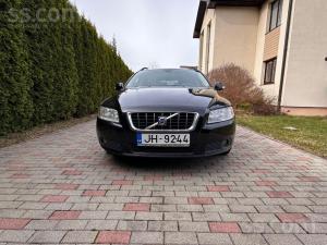 Black Volvo V70 2009 in Riga, with an engine capacity of 2.40 L and mileage of 233 thousand km for 4100 €, photo 9 on AUTOMOTO.COM.LV