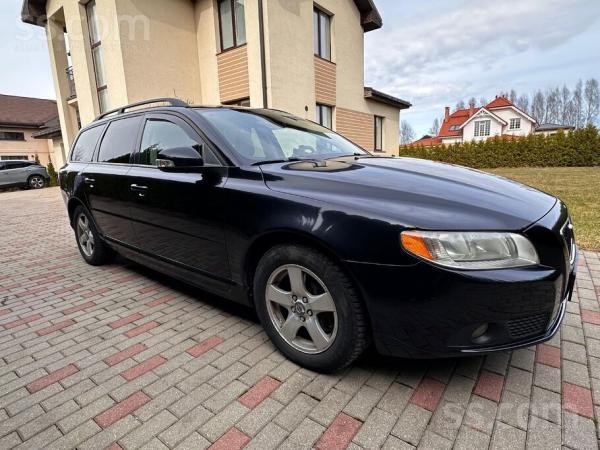 Black Volvo V70 2009 in Riga, with an engine capacity of 2.40 L and mileage of 233 thousand km for 4100 €, photo 9 on AUTOMOTO.COM.LV