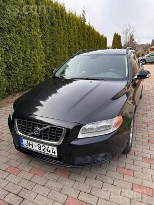 Black Volvo V70 2009 in Riga, with an engine capacity of 2.40 L and mileage of 233 thousand km for 4100 €, photo 13 on AUTOMOTO.COM.LV