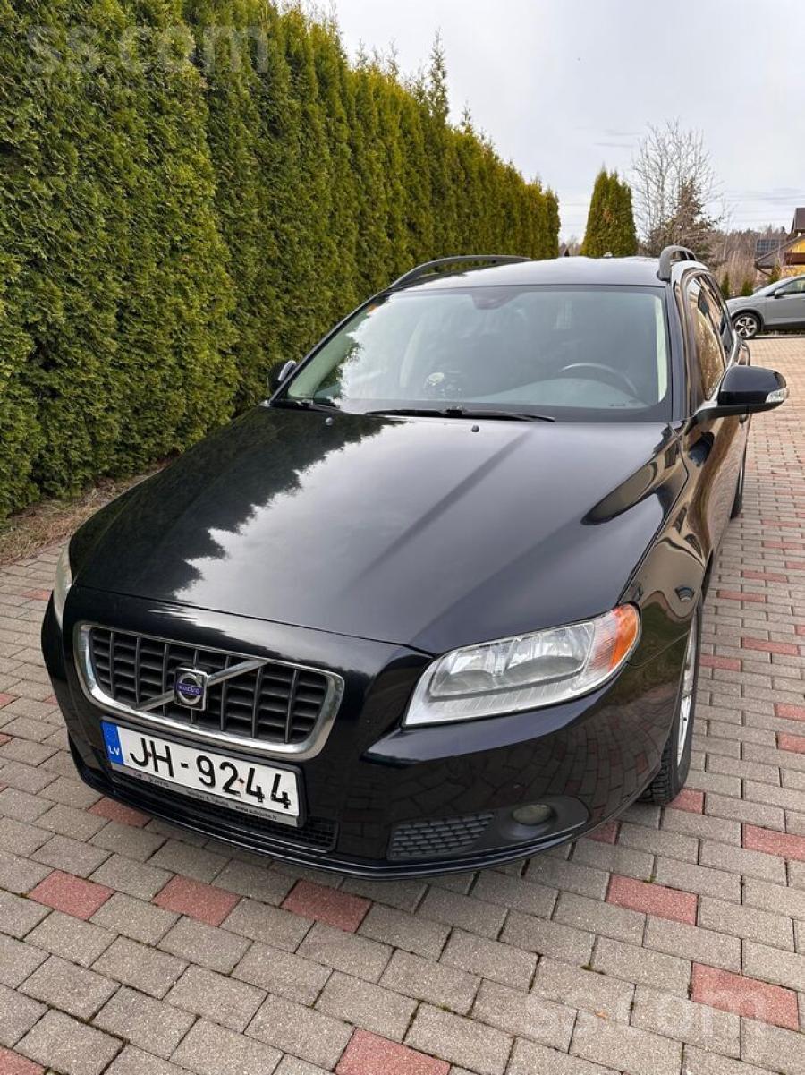 Black Volvo V70 2009 in Riga, with an engine capacity of 2.40 L and mileage of 233 thousand km for 4100 €, photo 13 on AUTOMOTO.COM.LV