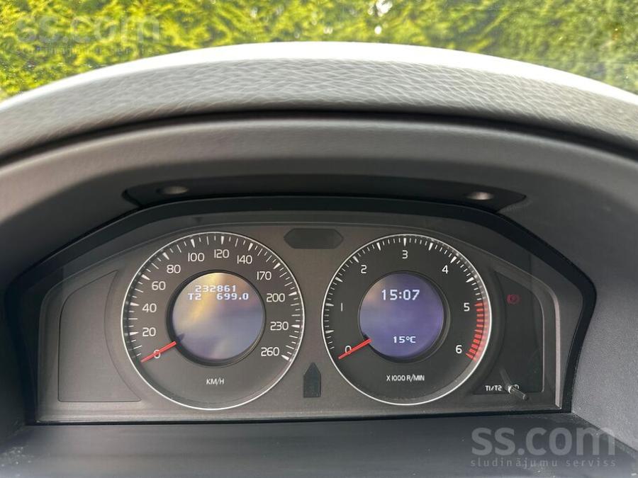 Black Volvo V70 2009 in Riga, with an engine capacity of 2.40 L and mileage of 233 thousand km for 4100 €, photo 14 on AUTOMOTO.COM.LV