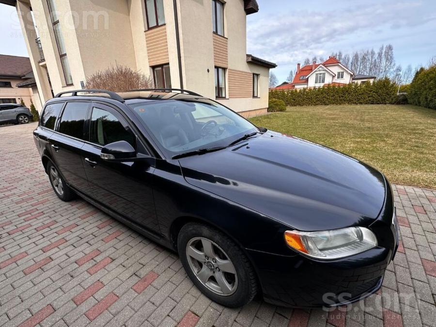 Black Volvo V70 2009 in Riga, with an engine capacity of 2.40 L and mileage of 233 thousand km for 4100 €, photo 15 on AUTOMOTO.COM.LV