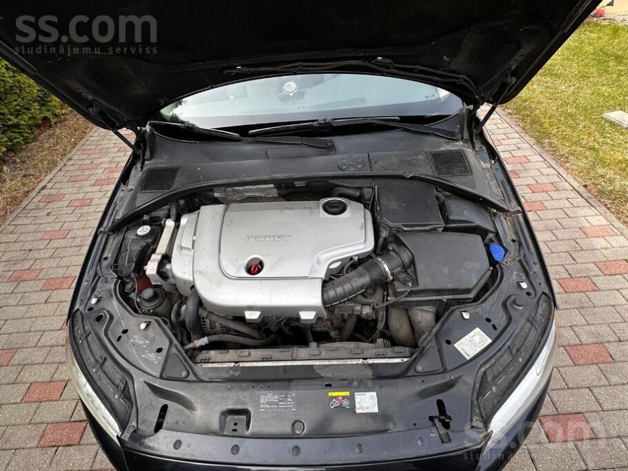 Black Volvo V70 2009 in Riga, with an engine capacity of 2.40 L and mileage of 233 thousand km for 4100 €, photo 19 on AUTOMOTO.COM.LV