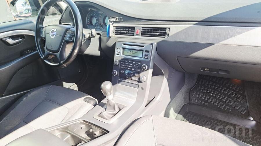 Black Volvo V70 2009 in Riga, with an engine capacity of 2.00 L and mileage of 272 thousand km for 3900 €, photo 11 on AUTOMOTO.COM.LV