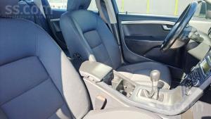 Black Volvo V70 2009 in Riga, with an engine capacity of 2.00 L and mileage of 272 thousand km for 3900 €, photo 12 on AUTOMOTO.COM.LV