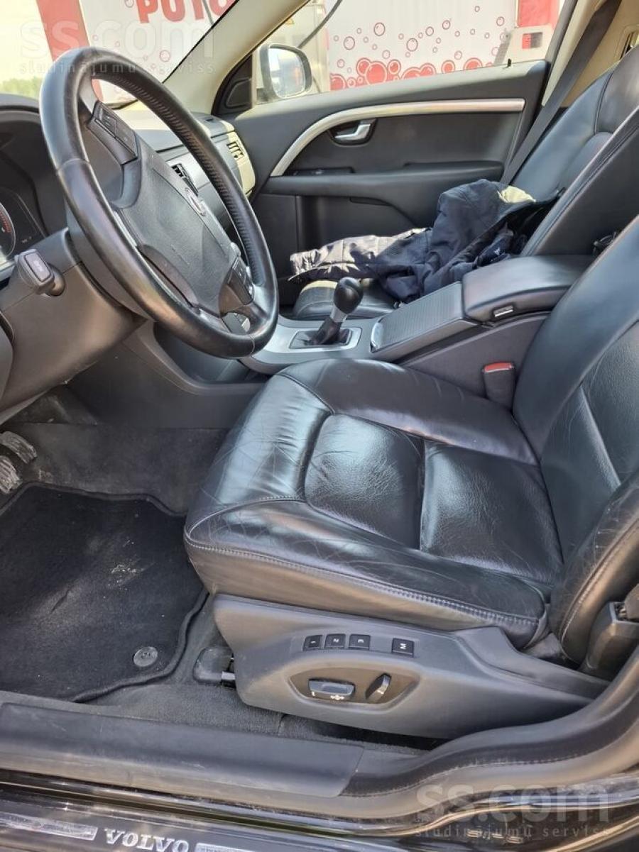 Melns Volvo V70 2009 Bauska, ar dzinēja tilpumu 2.40 L un nobraukumu 381 tūkst. km par 4200 €, foto 7 vietnē AUTOMOTO.COM.LV