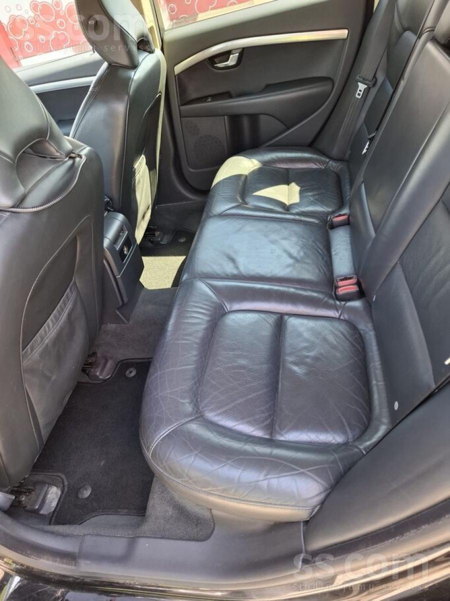 Melns Volvo V70 2009 Bauska, ar dzinēja tilpumu 2.40 L un nobraukumu 381 tūkst. km par 4200 €, foto 9 vietnē AUTOMOTO.COM.LV