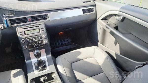 Black Volvo V70 2009 in Riga, with an engine capacity of 2.00 L and mileage of 272 thousand km for 3900 €, photo 10 on AUTOMOTO.COM.LV