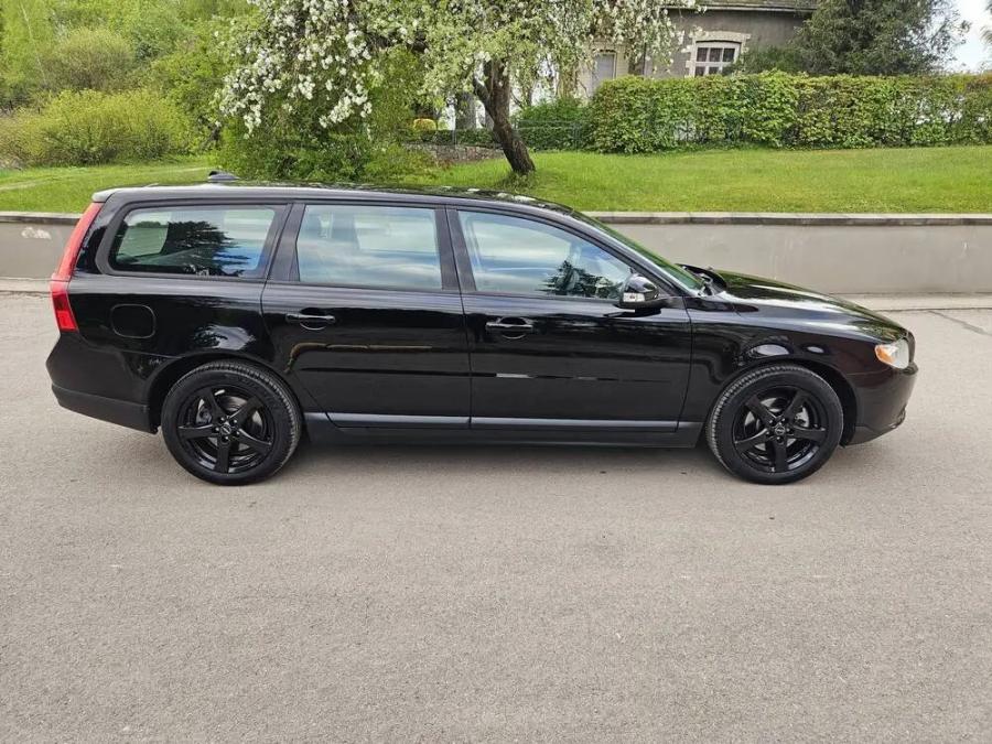 Melns Volvo V70 2009 Jēkabpils, ar dzinēja tilpumu 2.00 L un nobraukumu 334 tūkst. km par 4690 €, foto 8 vietnē AUTOMOTO.COM.LV