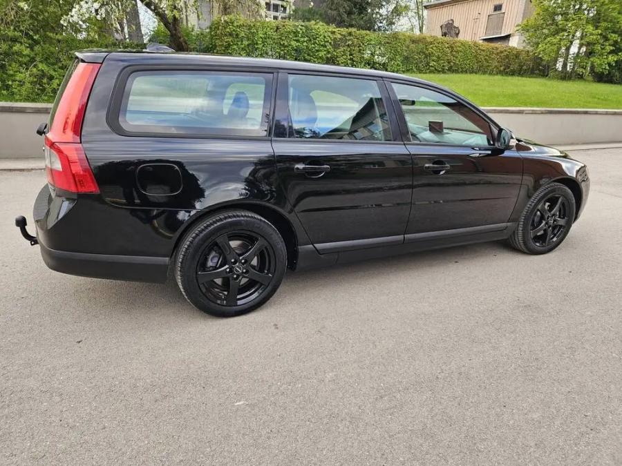Melns Volvo V70 2009 Jēkabpils, ar dzinēja tilpumu 2.00 L un nobraukumu 334 tūkst. km par 4690 €, foto 9 vietnē AUTOMOTO.COM.LV
