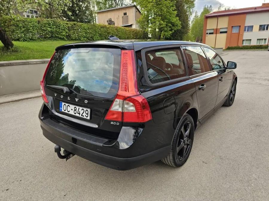 Melns Volvo V70 2009 Jēkabpils, ar dzinēja tilpumu 2.00 L un nobraukumu 334 tūkst. km par 4690 €, foto 10 vietnē AUTOMOTO.COM.LV