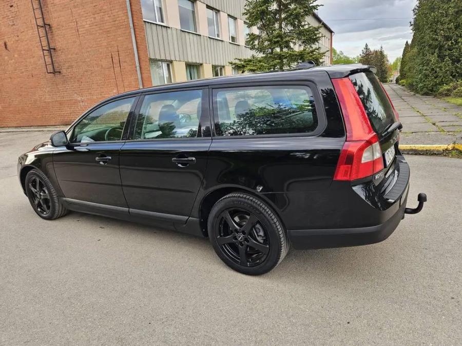 Melns Volvo V70 2009 Jēkabpils, ar dzinēja tilpumu 2.00 L un nobraukumu 334 tūkst. km par 4690 €, foto 13 vietnē AUTOMOTO.COM.LV