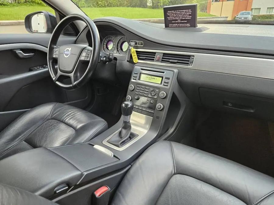 Melns Volvo V70 2009 Jēkabpils, ar dzinēja tilpumu 2.00 L un nobraukumu 334 tūkst. km par 4690 €, foto 23 vietnē AUTOMOTO.COM.LV