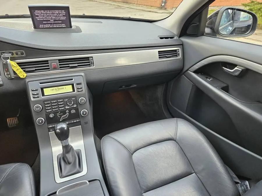 Melns Volvo V70 2009 Jēkabpils, ar dzinēja tilpumu 2.00 L un nobraukumu 334 tūkst. km par 4690 €, foto 24 vietnē AUTOMOTO.COM.LV