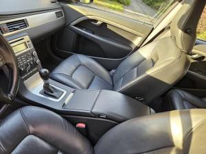 Melns Volvo V70 2009 Jēkabpils, ar dzinēja tilpumu 2.00 L un nobraukumu 334 tūkst. km par 4690 €, foto 29 vietnē AUTOMOTO.COM.LV