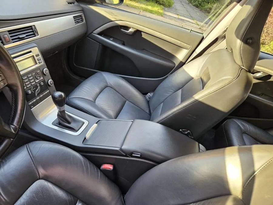Melns Volvo V70 2009 Jēkabpils, ar dzinēja tilpumu 2.00 L un nobraukumu 334 tūkst. km par 4690 €, foto 29 vietnē AUTOMOTO.COM.LV