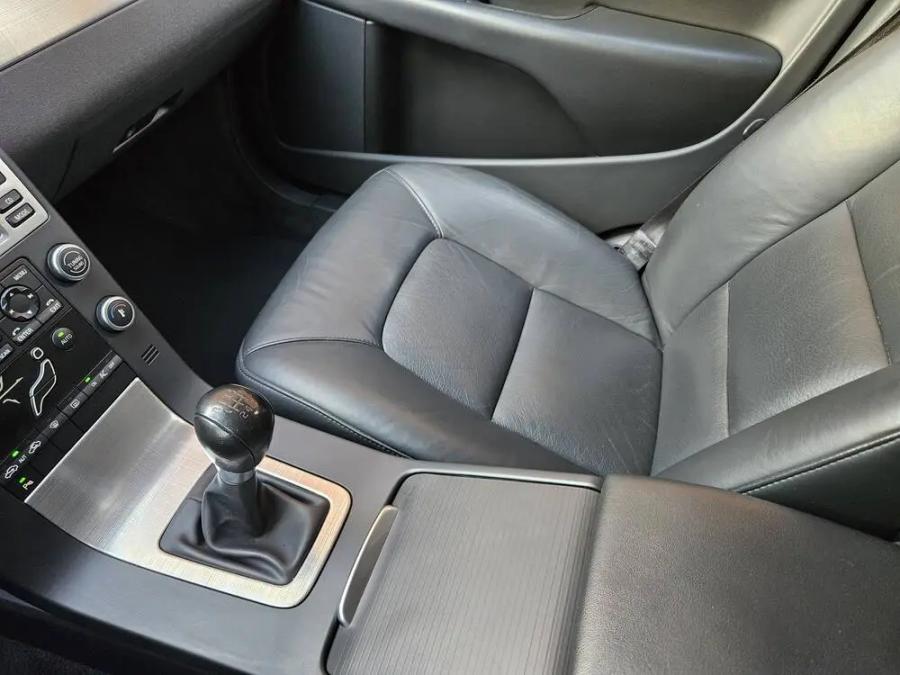 Melns Volvo V70 2009 Jēkabpils, ar dzinēja tilpumu 2.00 L un nobraukumu 334 tūkst. km par 4690 €, foto 31 vietnē AUTOMOTO.COM.LV