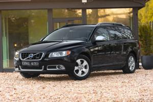 Black Volvo V70 2009 in Jelgava, with an engine capacity of 2.40 L and mileage of 326 thousand km for 5800 €, photo  on AUTOMOTO.COM.LV