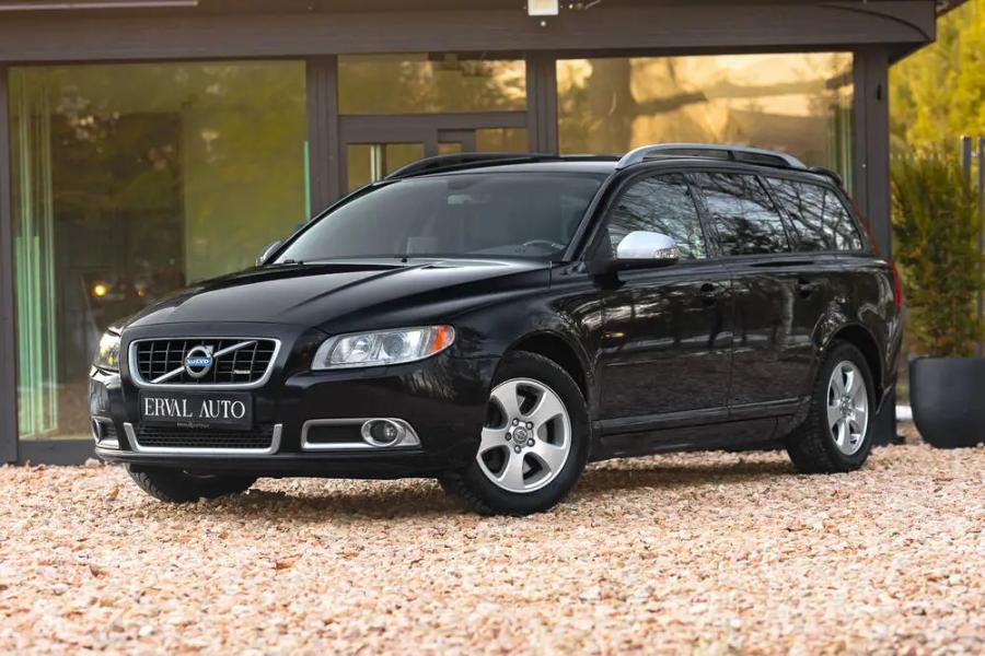 Melns Volvo V70 2009 Jelgava, ar dzinēja tilpumu 2.40 L un nobraukumu 326 tūkst. km par 5800 €, foto 1 vietnē AUTOMOTO.COM.LV