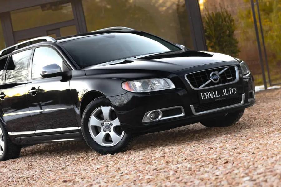 Melns Volvo V70 2009 Jelgava, ar dzinēja tilpumu 2.40 L un nobraukumu 326 tūkst. km par 5800 €, foto 3 vietnē AUTOMOTO.COM.LV
