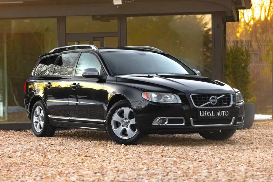 Melns Volvo V70 2009 Jelgava, ar dzinēja tilpumu 2.40 L un nobraukumu 326 tūkst. km par 5800 €, foto 4 vietnē AUTOMOTO.COM.LV