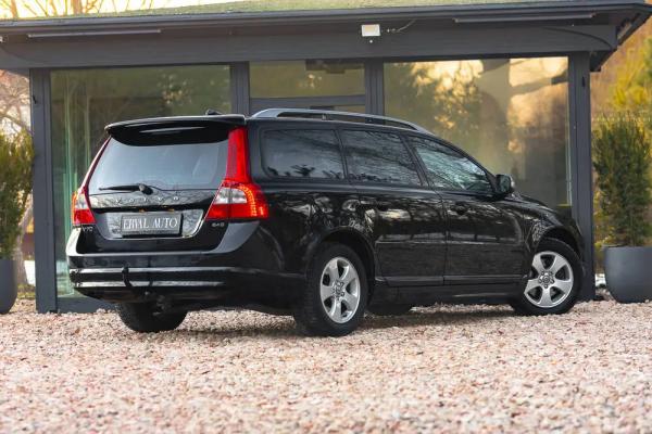 Melns Volvo V70 2009 Jelgava, ar dzinēja tilpumu 2.40 L un nobraukumu 326 tūkst. km par 5800 €, foto 4 vietnē AUTOMOTO.COM.LV