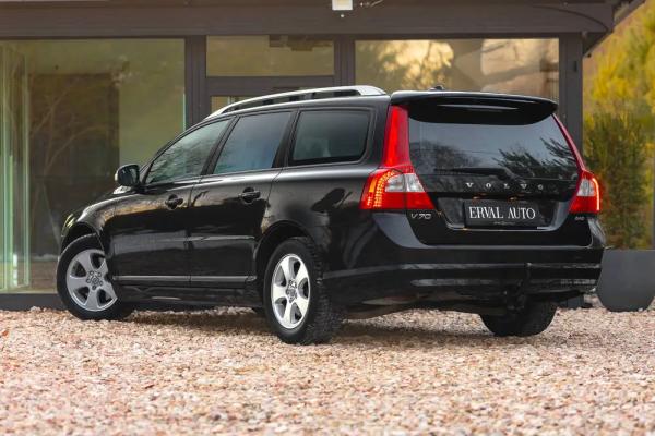 Melns Volvo V70 2009 Jelgava, ar dzinēja tilpumu 2.40 L un nobraukumu 326 tūkst. km par 5800 €, foto 6 vietnē AUTOMOTO.COM.LV