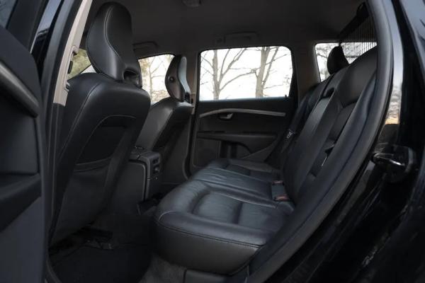 Melns Volvo V70 2009 Jelgava, ar dzinēja tilpumu 2.40 L un nobraukumu 326 tūkst. km par 5800 €, foto 10 vietnē AUTOMOTO.COM.LV