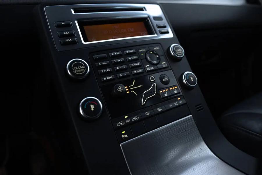 Melns Volvo V70 2009 Jelgava, ar dzinēja tilpumu 2.40 L un nobraukumu 326 tūkst. km par 5800 €, foto 14 vietnē AUTOMOTO.COM.LV