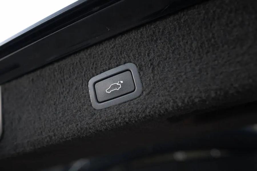 Melns Volvo V70 2009 Jelgava, ar dzinēja tilpumu 2.40 L un nobraukumu 326 tūkst. km par 5800 €, foto 17 vietnē AUTOMOTO.COM.LV