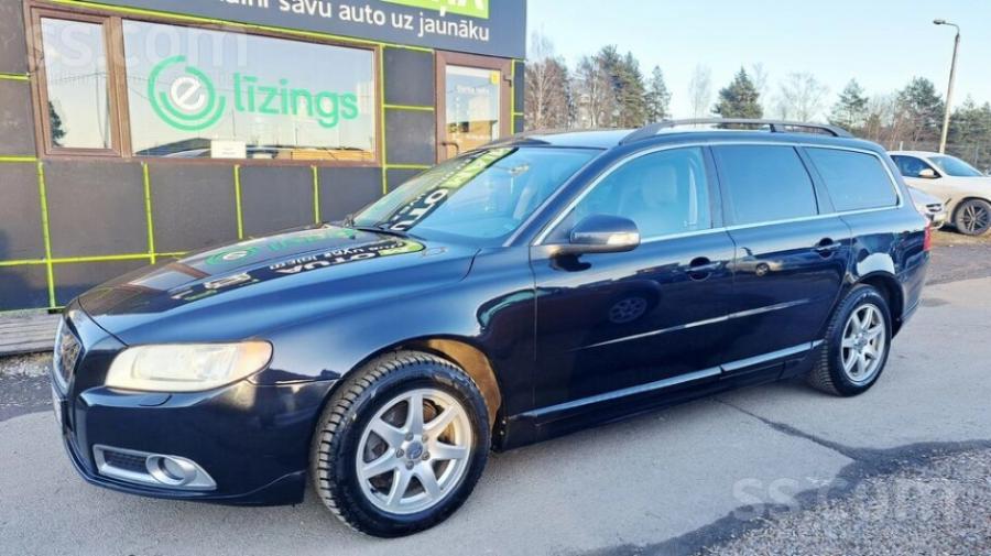 Black Volvo V70 2009 in Riga, with an engine capacity of 2.40 L and mileage of 313 thousand km for 3950 €, photo 1 on AUTOMOTO.COM.LV