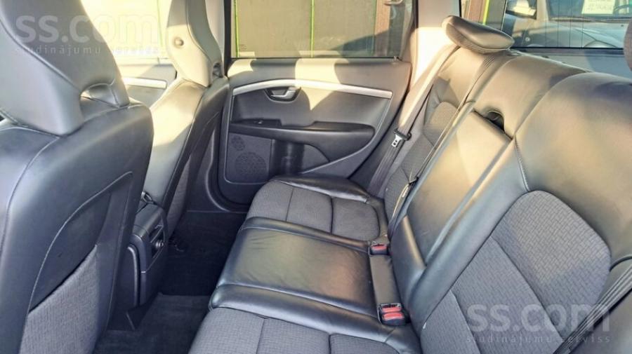 Black Volvo V70 2009 in Riga, with an engine capacity of 2.40 L and mileage of 313 thousand km for 3950 €, photo 5 on AUTOMOTO.COM.LV