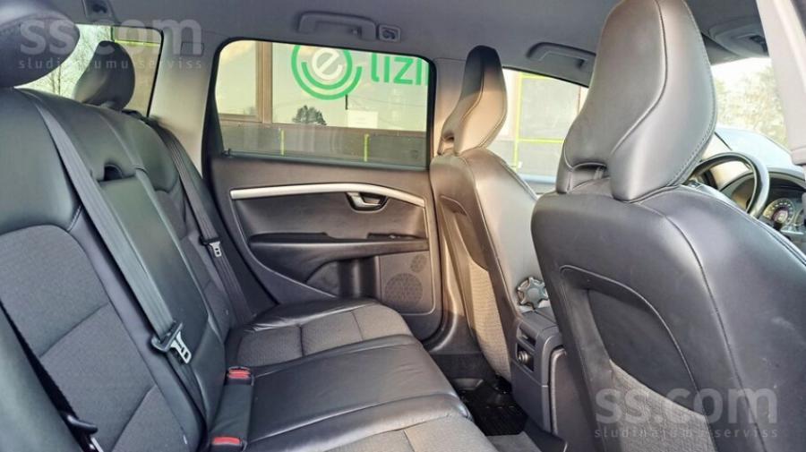 Black Volvo V70 2009 in Riga, with an engine capacity of 2.40 L and mileage of 313 thousand km for 3950 €, photo 6 on AUTOMOTO.COM.LV