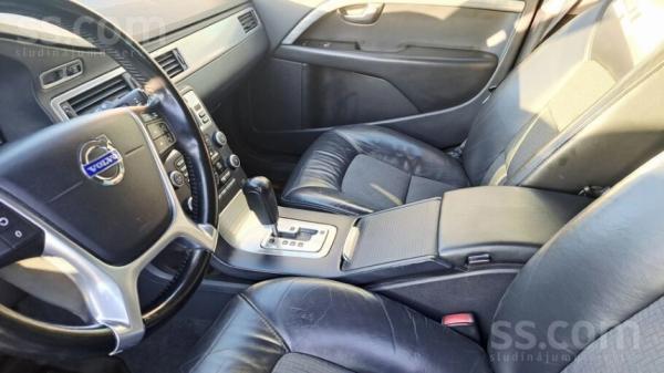 Black Volvo V70 2009 in Riga, with an engine capacity of 2.40 L and mileage of 313 thousand km for 3950 €, photo 7 on AUTOMOTO.COM.LV