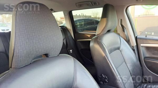 Black Volvo V70 2009 in Riga, with an engine capacity of 2.40 L and mileage of 313 thousand km for 3950 €, photo 9 on AUTOMOTO.COM.LV
