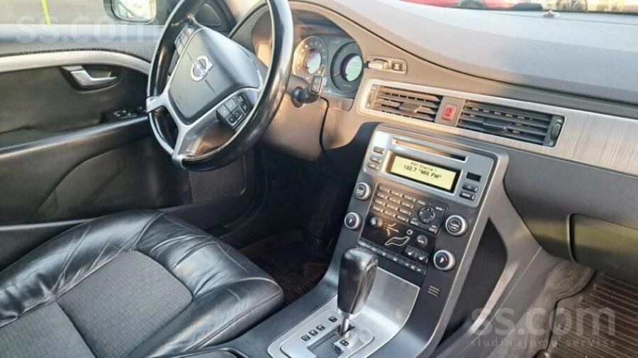 Black Volvo V70 2009 in Riga, with an engine capacity of 2.40 L and mileage of 313 thousand km for 3950 €, photo 11 on AUTOMOTO.COM.LV
