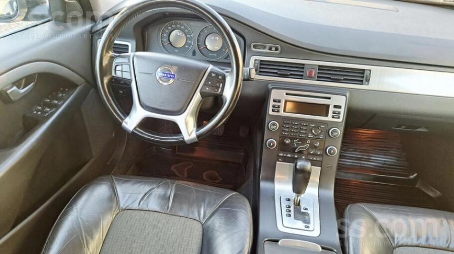 Black Volvo V70 2009 in Riga, with an engine capacity of 2.40 L and mileage of 313 thousand km for 3950 €, photo 13 on AUTOMOTO.COM.LV