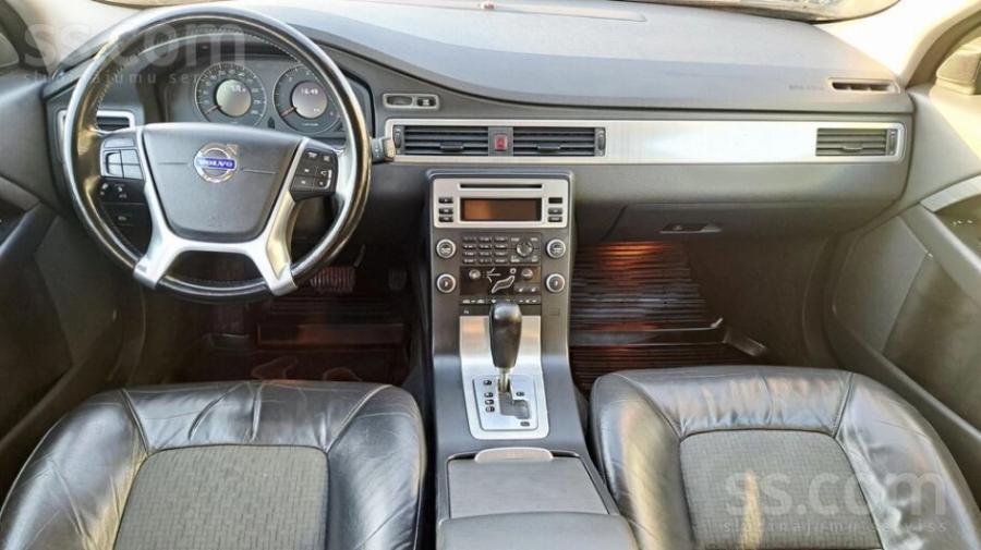 Black Volvo V70 2009 in Riga, with an engine capacity of 2.40 L and mileage of 313 thousand km for 3950 €, photo 15 on AUTOMOTO.COM.LV