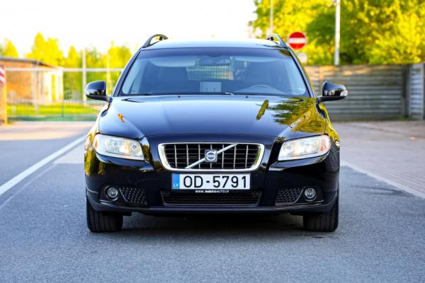 Black Volvo V70 2009 in Riga, with an engine capacity of 2.40 L and mileage of 0 thousand km for 5650 €, photo 2 on AUTOMOTO.COM.LV