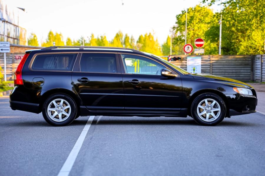 Melns Volvo V70 2009 Rīga, ar dzinēja tilpumu 2.40 L un nobraukumu 0 tūkst. km par 5650 €, foto 5 vietnē AUTOMOTO.COM.LV