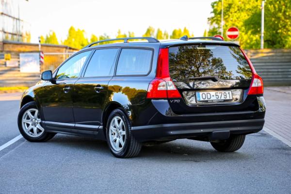 Black Volvo V70 2009 in Riga, with an engine capacity of 2.40 L and mileage of 0 thousand km for 5650 €, photo 7 on AUTOMOTO.COM.LV