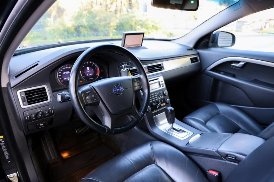 Melns Volvo V70 2009 Rīga, ar dzinēja tilpumu 2.40 L un nobraukumu 0 tūkst. km par 5650 €, foto 11 vietnē AUTOMOTO.COM.LV