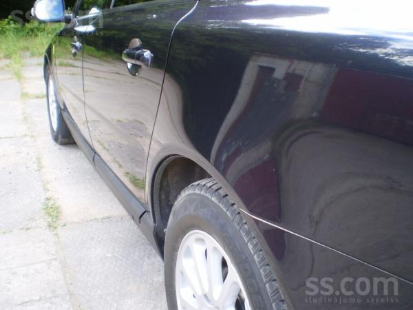 Black Volvo V70 2009 in Daugavpils, with an engine capacity of 2.40 L and mileage of 334 thousand km for 2980 €, photo 4 on AUTOMOTO.COM.LV