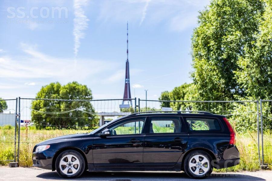 Melns Volvo V70 2009 Rīga, ar dzinēja tilpumu 2.40 L un nobraukumu 412 tūkst. km par 3990 €, foto 5 vietnē AUTOMOTO.COM.LV